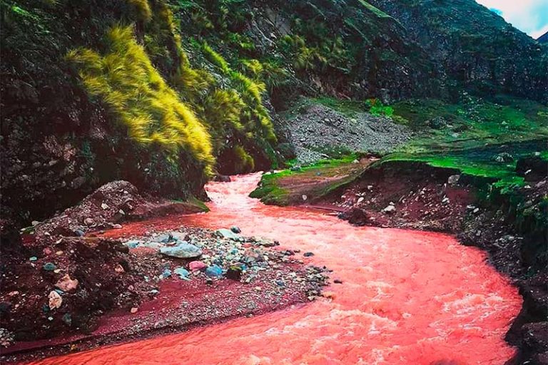 IMPRESIONANTE VALLE ROJO DE PITUMARCA Kantu Peru Tours