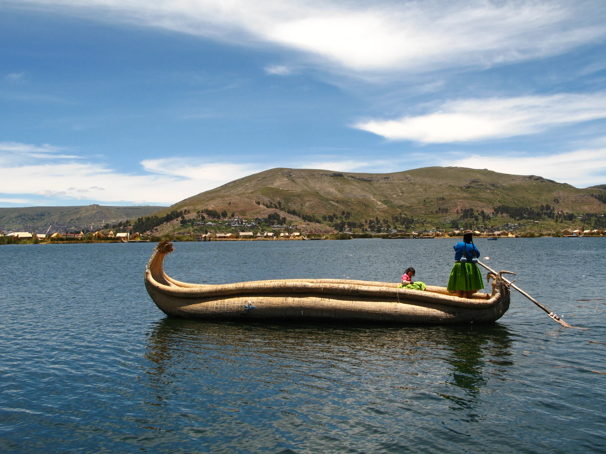 The Floating Uros Islands | Puno's 2025 Ultimate Guide🥇 Kantu Peru Tours
